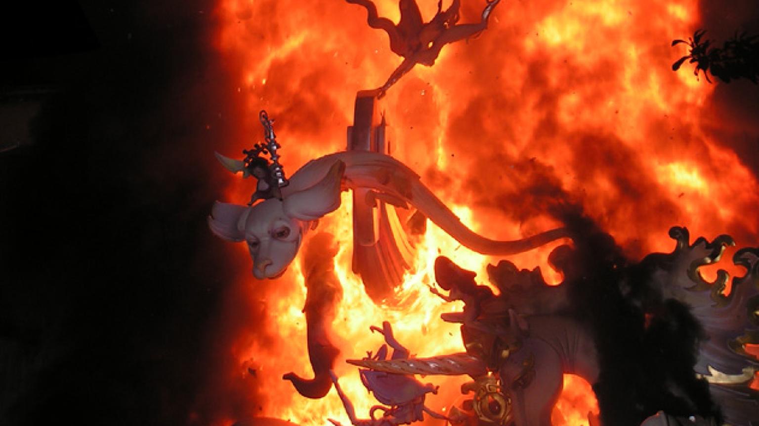Sentir el fuego en Las Fallas, Valencia - LonelyPlanet